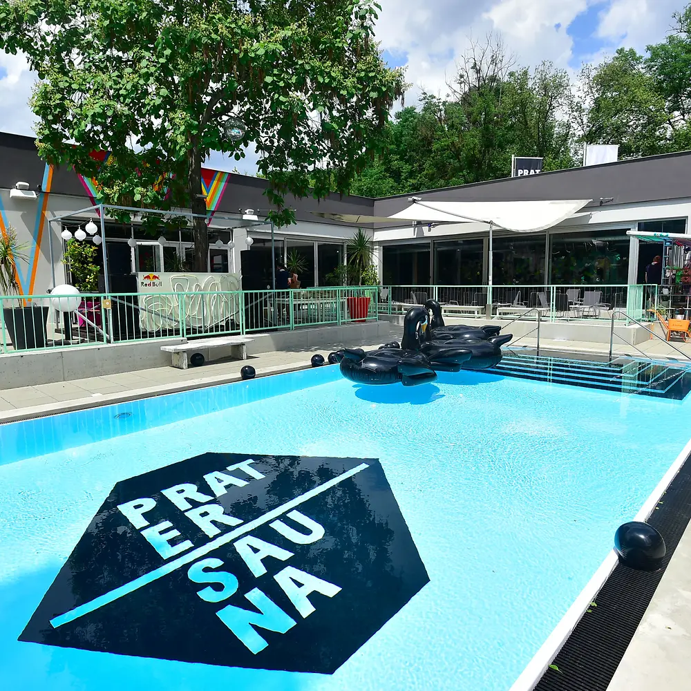 pool party vienna